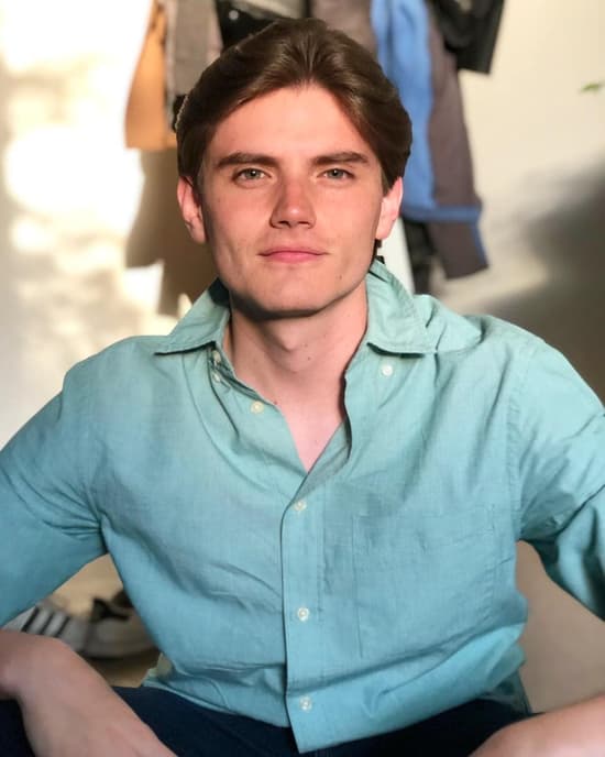 ¿Quién es Alejandro De Hoyos, el actor que dio vida a ‘Simona’ en ‘Esta ...