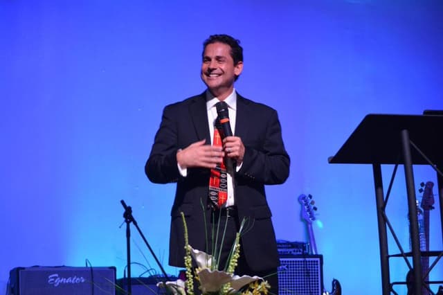 Flavio César, cantante y actor de telenovelas de los 90, ahora es un ...