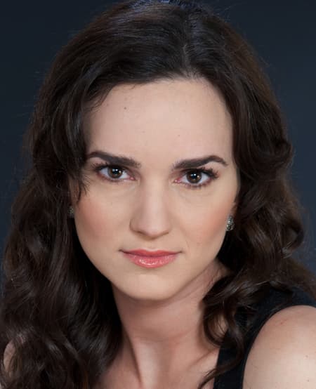 Perla Encinas | Las Estrellas Home Egresados | Las Estrellas