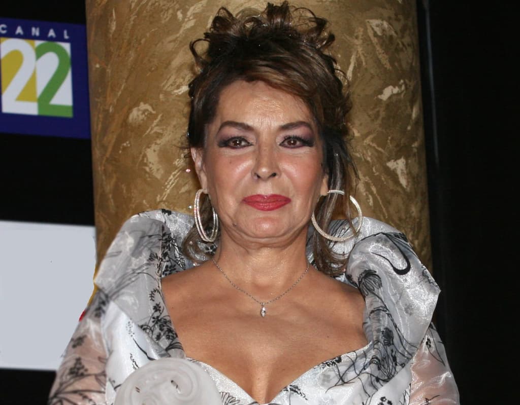 ¡Impactante reaparición! Elsa Aguirre, con tanque de oxígeno a sus 94 ...