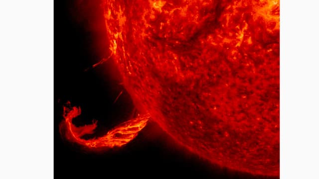 El Sol lanzó la mayor llamarada solar en una década y desconcertó a la ...
