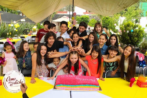 Fernanda Sasse festeja cumple albercada | Las Estrellas Home Noticias ...