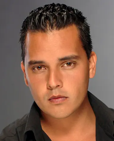 Hugo Aceves | Las Estrellas Home Egresados | Las Estrellas