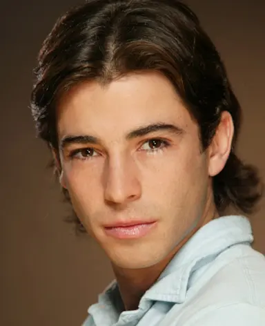 Rafael Leon | Las Estrellas Home Egresados | Las Estrellas