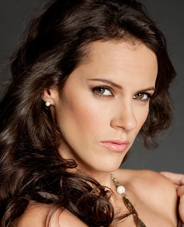 Regina Rojas | Las Estrellas Home Egresados | Las Estrellas