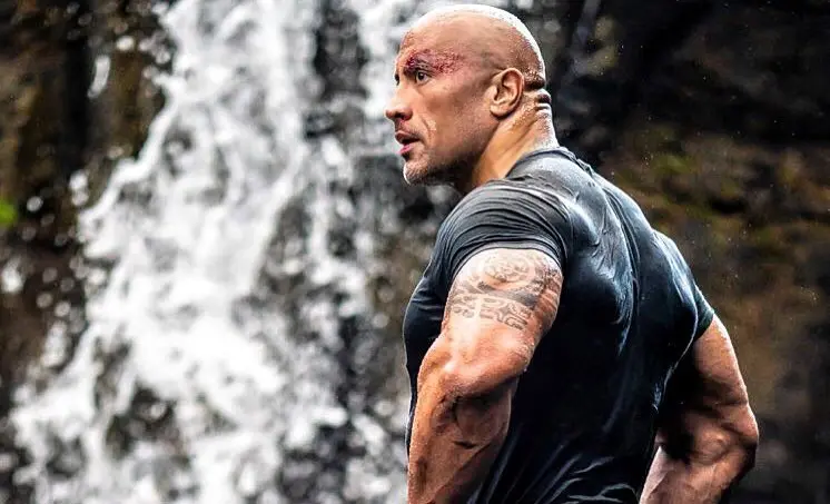 ‘La Roca’ se preparara para la acción en nueva foto del spin-off de ...