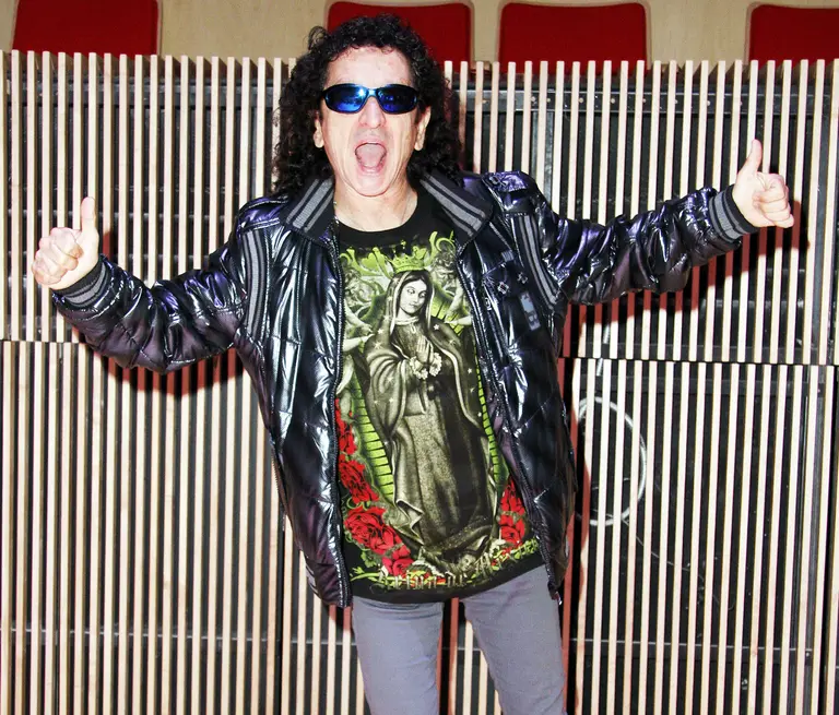 ¡Mamá, prende la tele! Alex Lora alista su bioserie | Las Estrellas ...