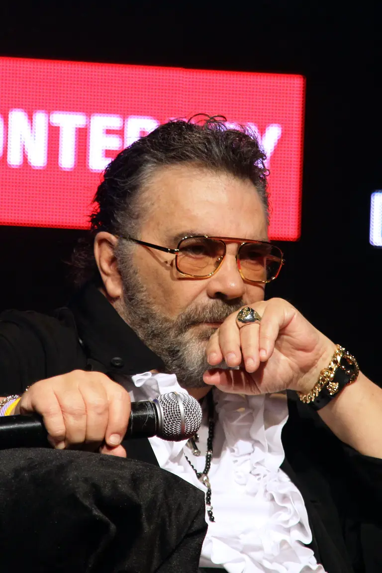 Manuel Mijares rompe el silencio y, estremecido, se despide de su mamá ...