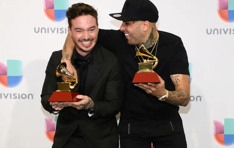 Nicky Jam y J Balvin estrenan 'X (EQUIS)' | Las Estrellas Home Música ...
