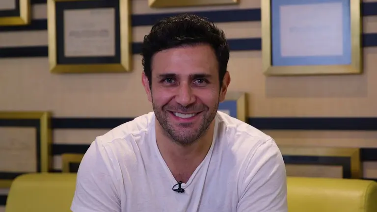 El Chismógrafo: Carlos Ferro cuenta desde cómo fue su primer beso hasta su placer culposo ...