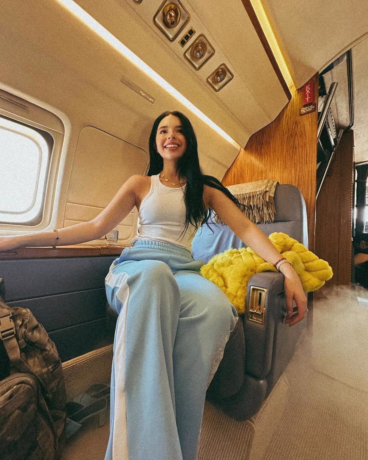 Ángela Aguilar: ¿cuánto cuesta el lujoso auto Tesla de la cantante ...