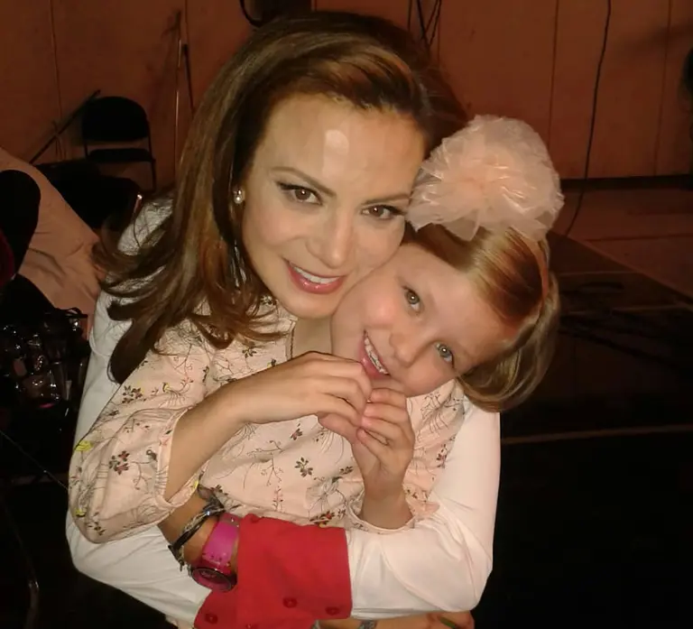 Isabella Tena: sus fotos antes de ser famosa que están derritiendo las ...