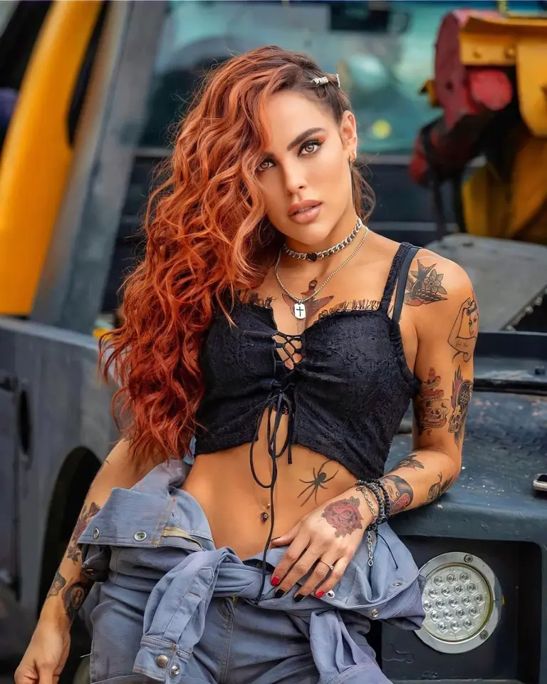 Sara Corrales sorprende con radical cambio de look y hace anuncio ...