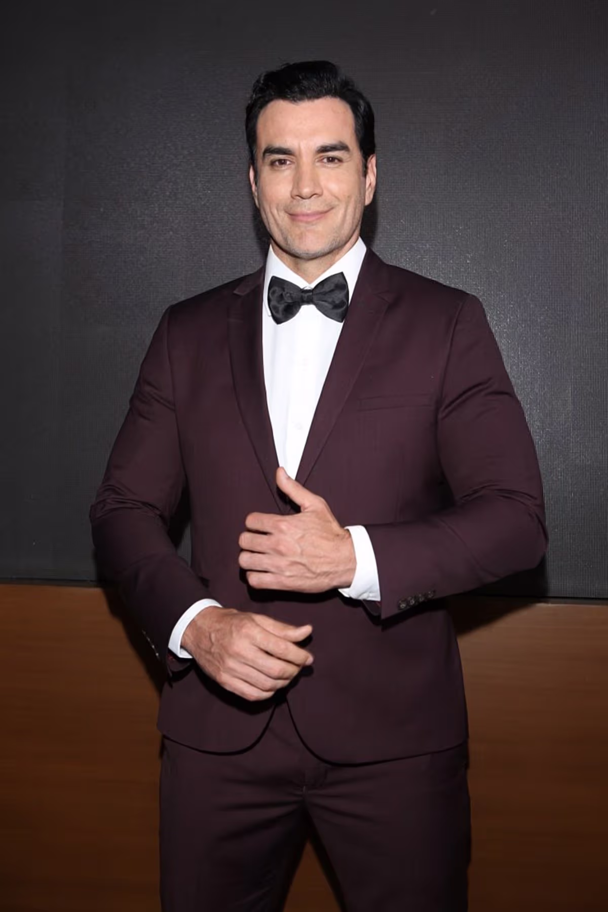 David Zepeda sorprende a sus fans con su look juvenil en la playa ...
