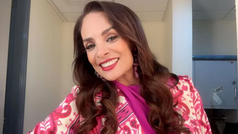 ¿Alma Cero cambió el color de sus ojos? La actriz hace impactante ...