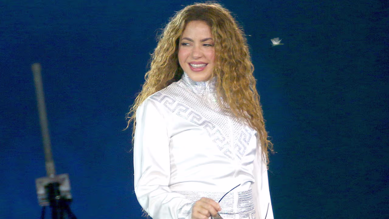 Shakira impacta con su reacción luego de que una fan le jalara el pelo ...