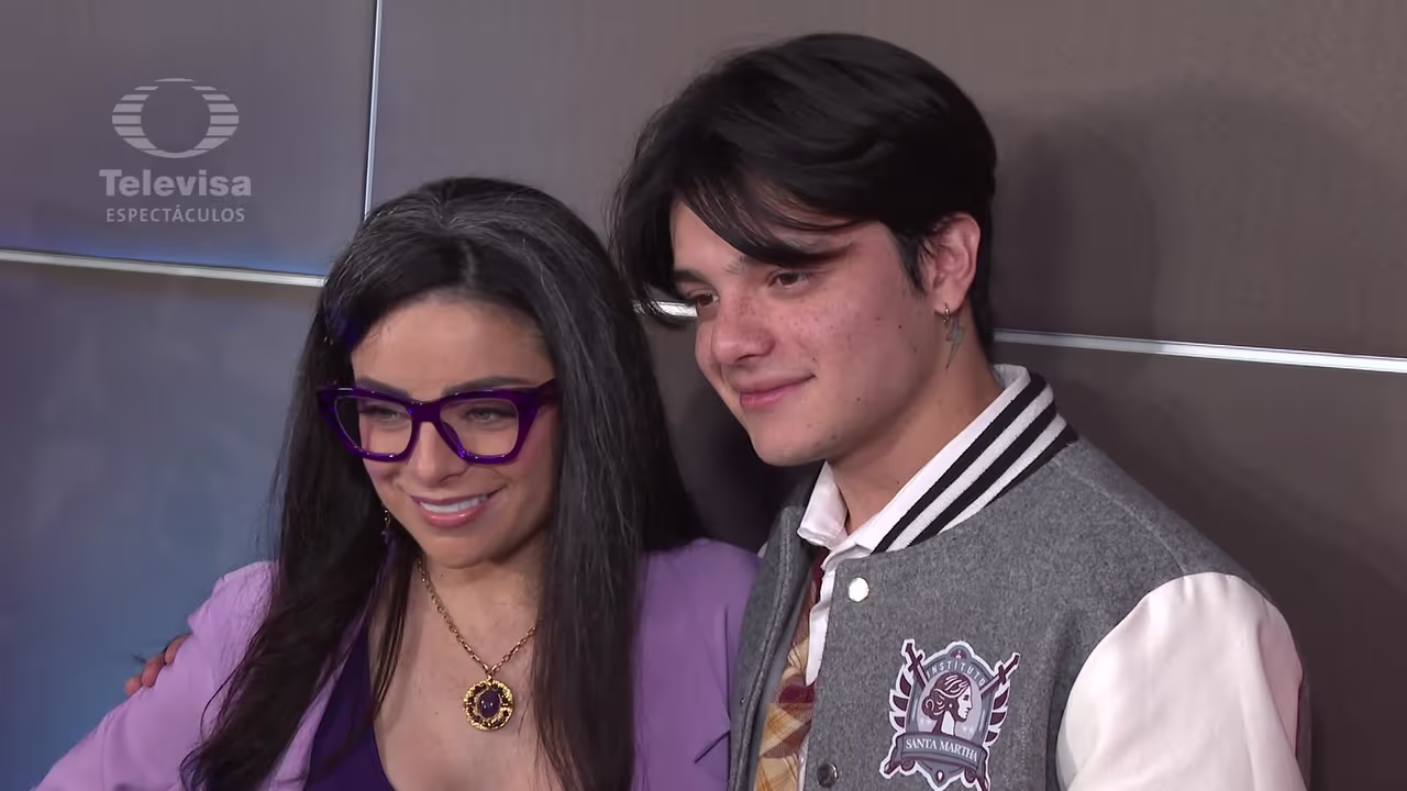 Violeta Isfel y su hijo comparten créditos en 'Incorregibles de Santa ...