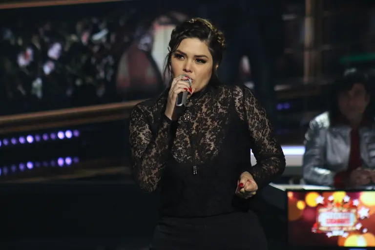 Yuridia le entrega su "ángel" a los Pequeños Gigantes | Parentless ...