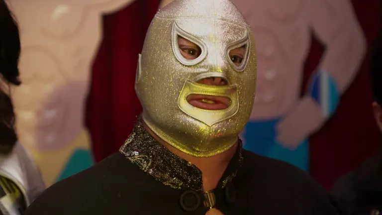 Albertano y El Macaco se suben al ring junto con El hijo del santo ...