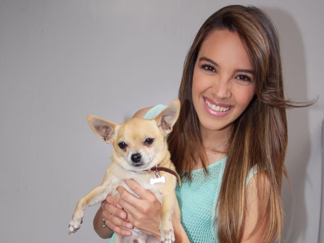 Entrevista Nuria Gil defiende animales | Shows Como dice el dicho | Las ...