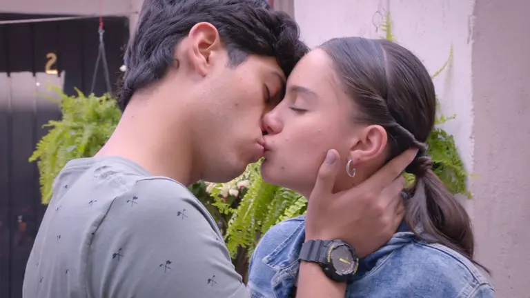 Como dice el dicho: Xavi está enamorado de Alondra, pero tiene el compromiso de casarse con ...