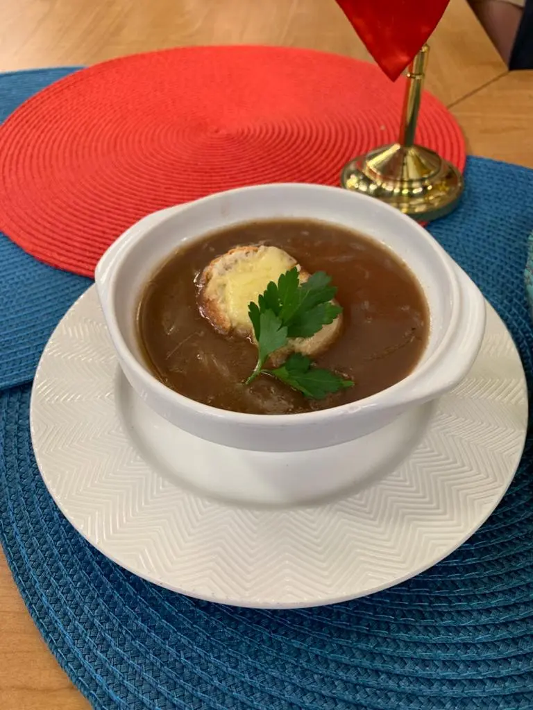 RECETA: Sopa de cebolla | Shows Cuéntamelo Ya! | Las Estrellas
