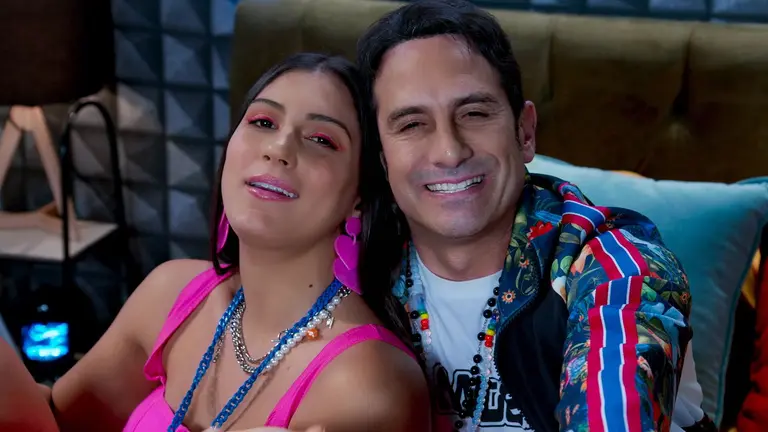 Es neta, Eva?’: La novia de Antonio lo convence de ir al festival de ...