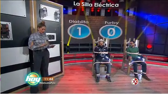 Silla electrica Diablito contra Furby | Shows Hoy | Las Estrellas