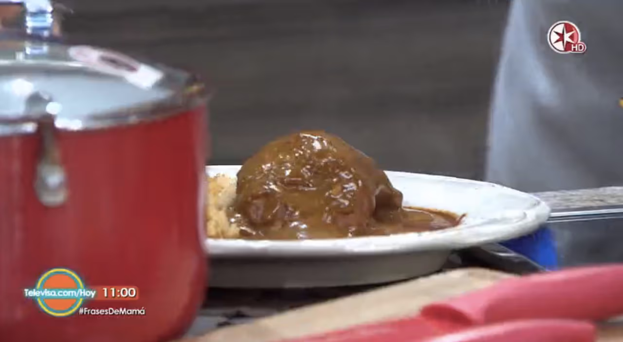 pechuga-pollo-crema-3-chiles-mama | Shows Hoy | Las Estrellas