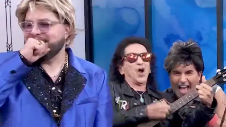 ¡Al estilo rockero! Alex Lora sorprende a Paul Stanley con ‘Las ...