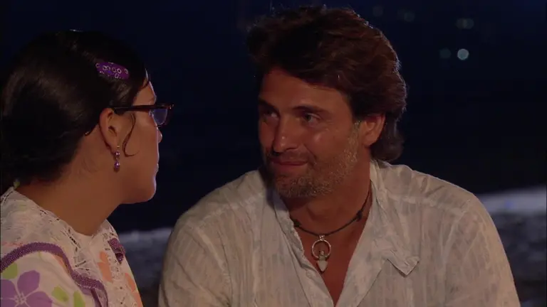 La fea más bella Capítulo 89 Completo: A la orilla de la fogata ...