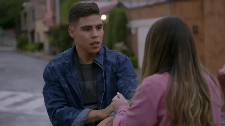 La Rosa de Guadalupe: Adriana arrolla a Josué y él piensa que acaba de ...