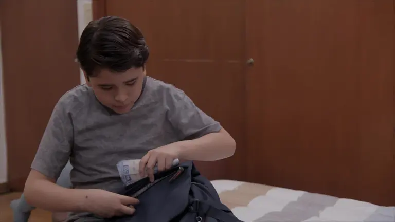 La Rosa de Guadalupe: Alejandro le roba dinero a su papá | Shows La Rosa de Guadalupe | Las ...