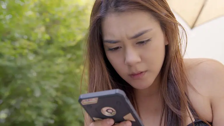 La Rosa de Guadalupe: Fernanda descubre que su novio la engaña con su amiga | Shows La Rosa de ...