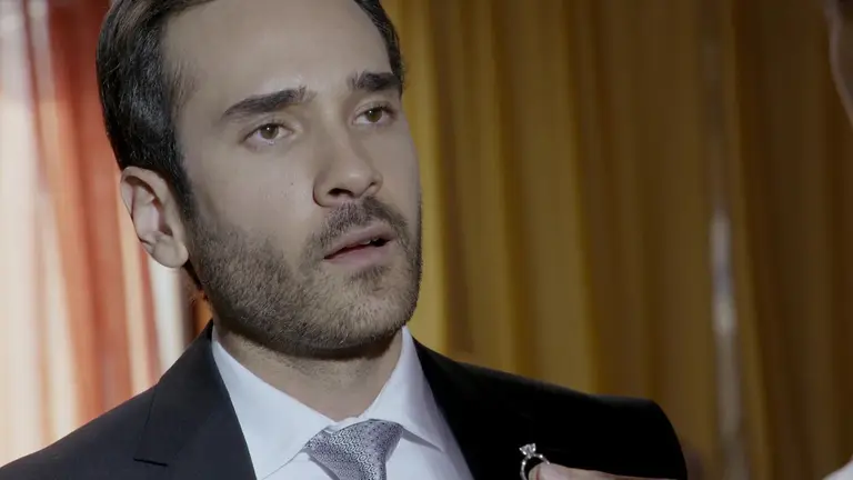 La Rosa de Guadalupe: Iván descubre la verdad sobre su padre cuando ...