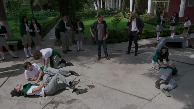 La Rosa de Guadalupe: Luis, Lalo, Alan y Rodri caen al piso en la ...