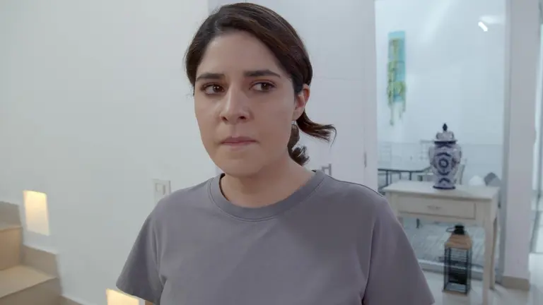 La Rosa de Guadalupe: Nancy se ve obligada a regresar a casa de sus padres y su hermana la llama ...