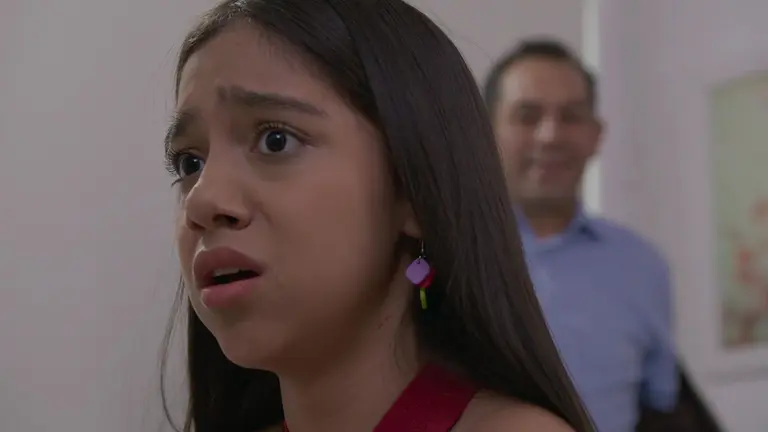 La Rosa de Guadalupe: Tania cambia su virginidad por un celular | Shows La Rosa de Guadalupe ...