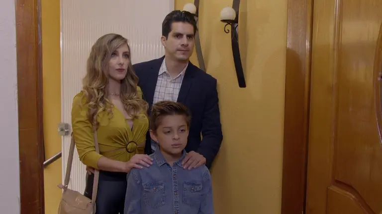 La Rosa de Guadalupe: Abel forma una nueva familia y la presenta con su ...