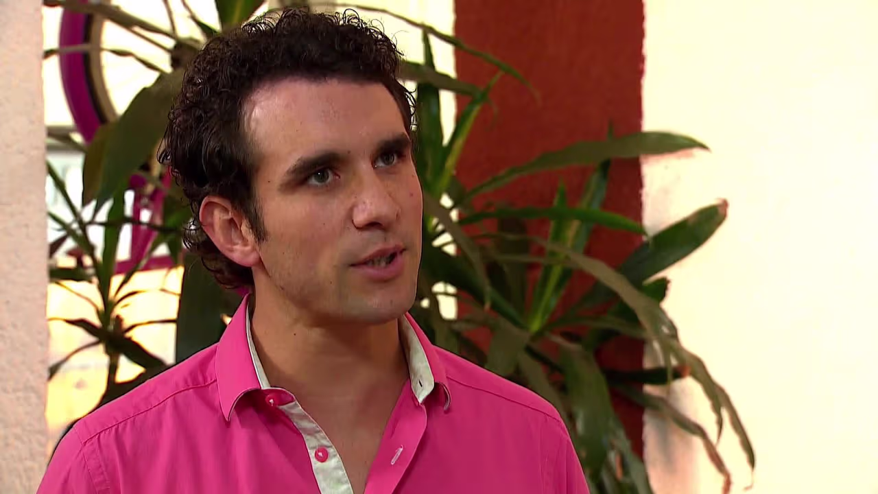 La Rosa de Guadalupe: Alex no permitirá que el padre biológico de su ...
