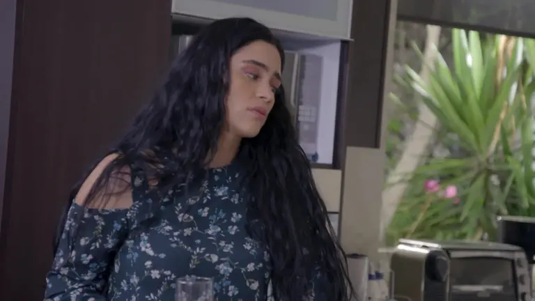 La Rosa de Guadalupe: Fátima se siente triste por no poder darle un hijo a su esposo | Shows La ...