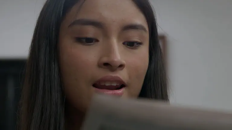 La Rosa de Guadalupe: Reyna delata a Lucas para separarlo de Porfirio ...