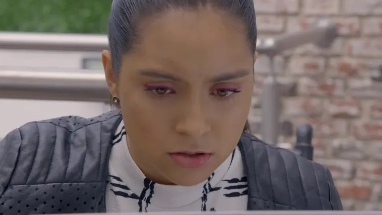 La Rosa de Guadalupe: Tamara descubre que Rosalía hizo mal uso de la ...