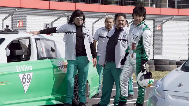 “Les presento al ‘Guapomóvil’”: ‘El Vítor’ se convierte en piloto de ...