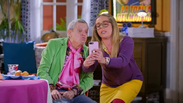 Desatan los celos de ‘Doña Lorena’: Conoce a la fan número 1 de ...