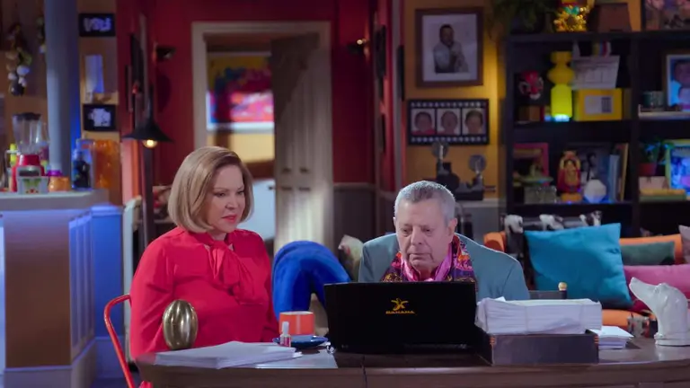 ‘Frankie Rivers’ descubre las redes sociales | Shows Vecinos | Las ...