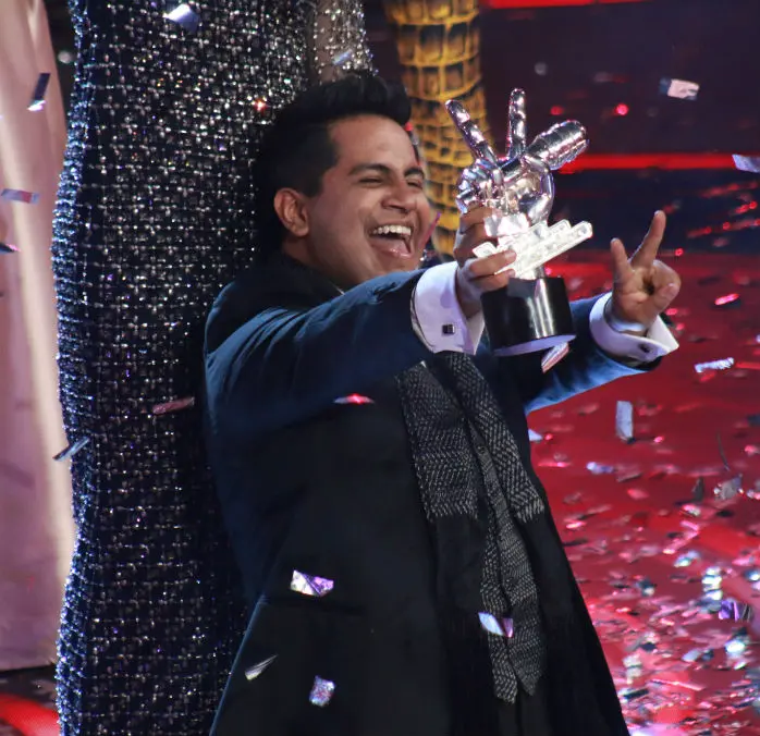 Luis Adrián no se la cree al ver su nombre en internet | Las Estrellas ...