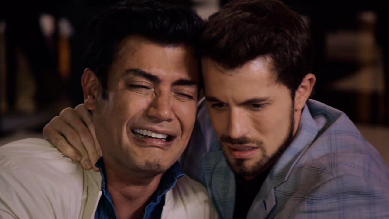 Tomás se lamenta la muerte de Jaime | Novelas Amor Amargo | Las Estrellas