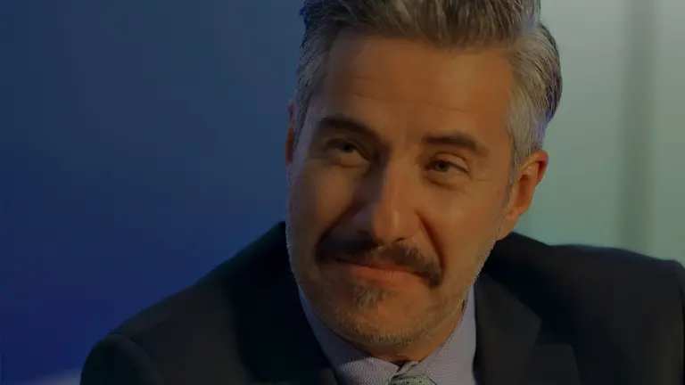 Corona de Lágrimas 2: ¿Bátiz se está enamorando de Olga? | Shows Corona ...