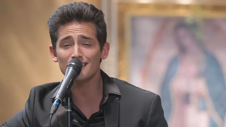 Emilio Marcos sorprende con su voz en el final de 'El amor invencible ...